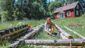 Rosie uit Noord-Holland verbouwt in haar eentje haar huis in Zweden