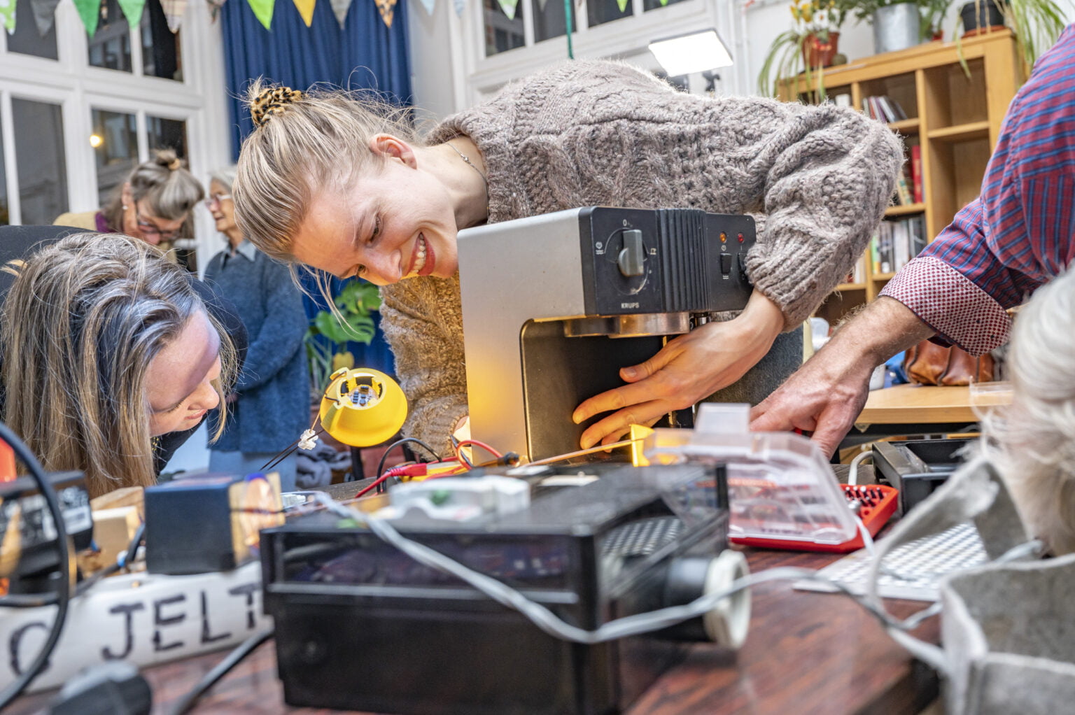 Hier kun jij je spullen (laten) repareren | HetkanWEL