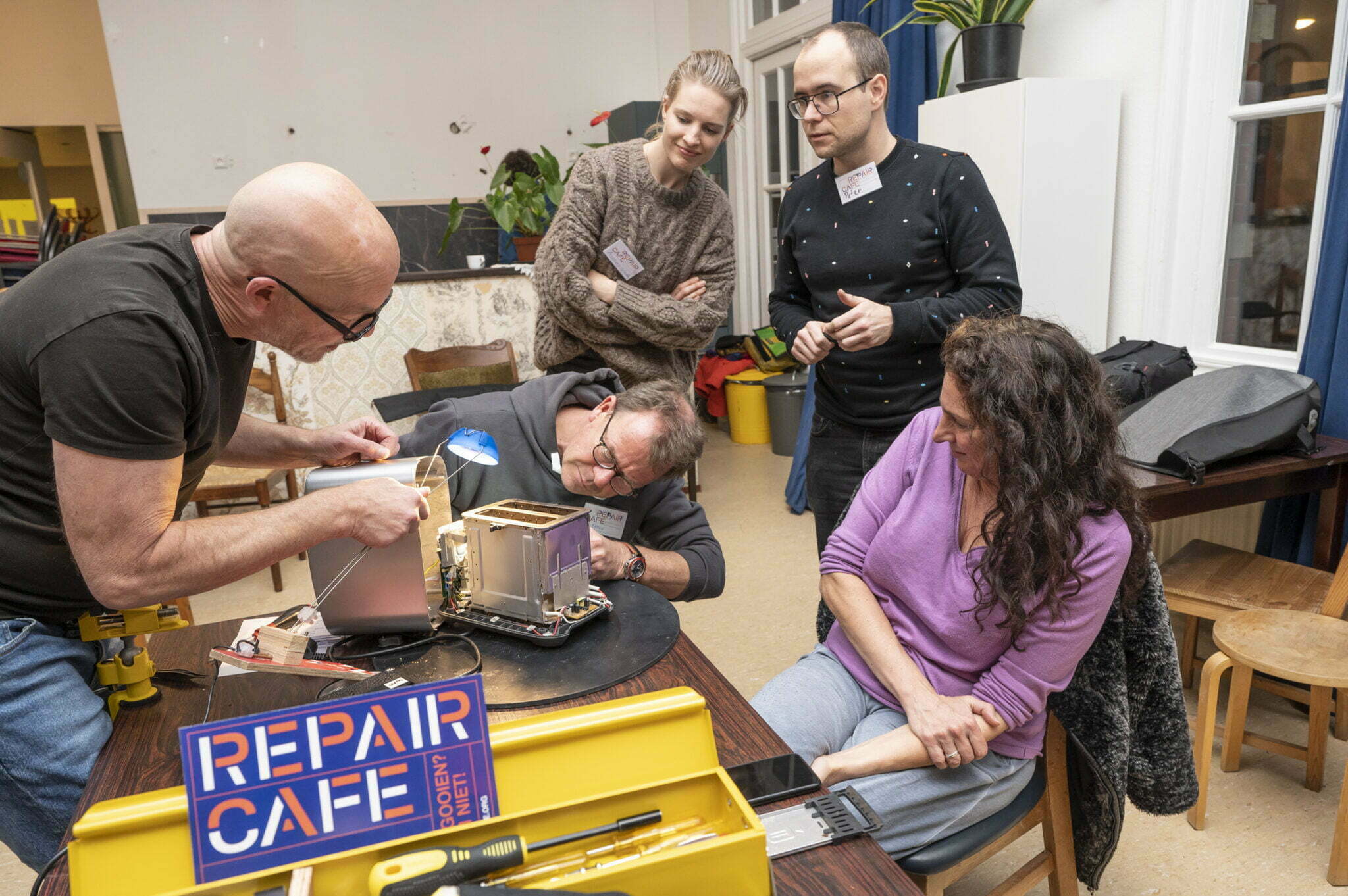 Hier kun jij je spullen (laten) repareren | HetkanWEL